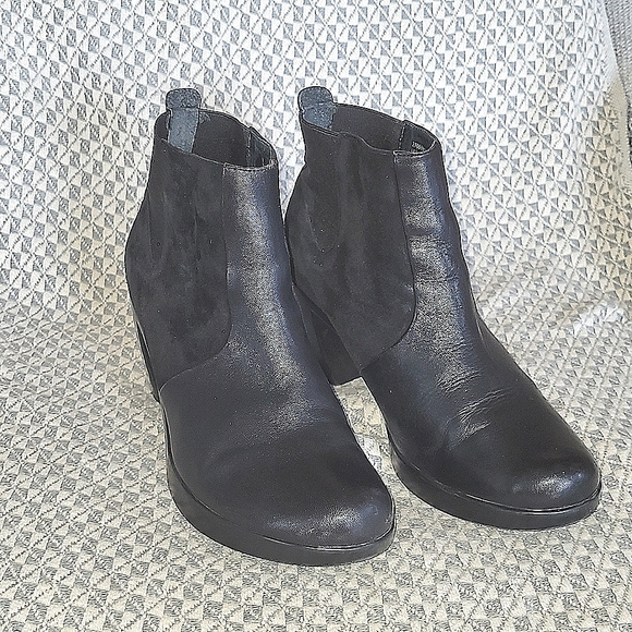Dansko | Shoes | Dansko Boot Sz 39 M Chelsea Black Leather | Poshmark
